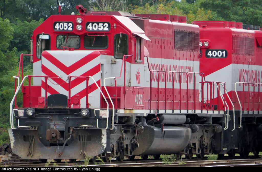 WSOR 4052 sits awaiting No.4012.
